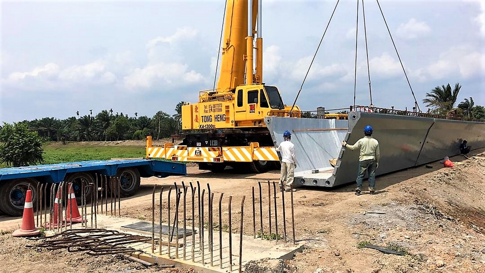Single Span UHPFRC Bridge used at Kampung Parit Markom, Pontian - DURA ...
