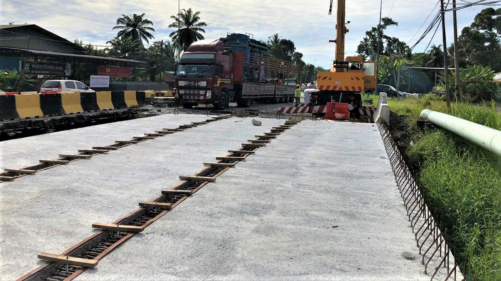 Accelerated Bridge Construction (ABC) System Used at Busy Sungai Rambai ...
