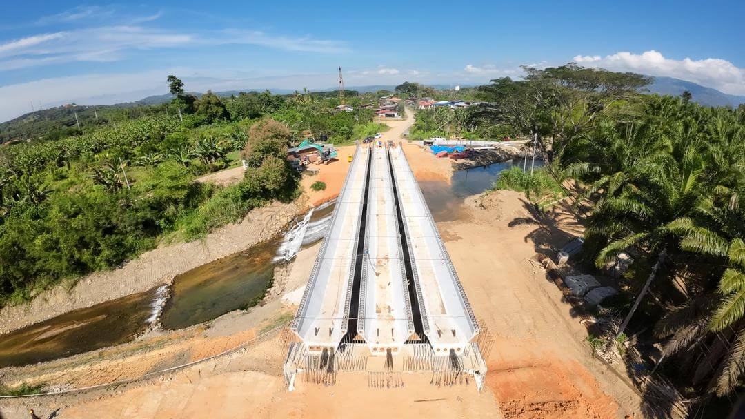 River Crossing Bridge at Sg. Liawan, Keningau, Sabah Using DURA®UBG2000 ...